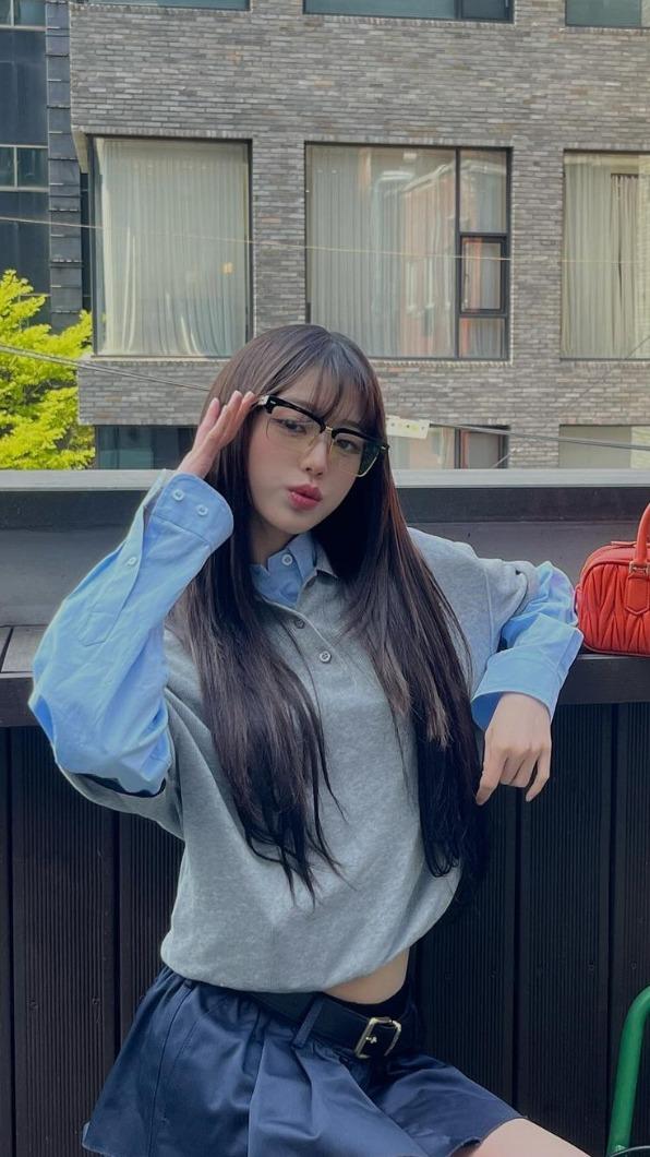 女神抬手「腰間肉露出」！IVE張員瑛最新造型 百萬粉暴動了│TVBS新聞網