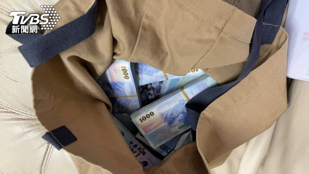 余天女婿壓制畫面曝光！提200萬拿「特助名片」 傳跟退選有關他氣炸│TVBS新聞網