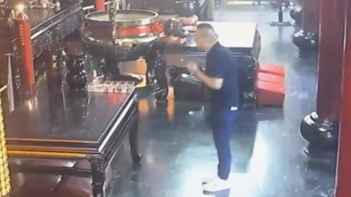 「陰界執法者」保佑！三重警拜紫微宮搶頭香 不到1KM逮滅門女婿│TVBS新聞網