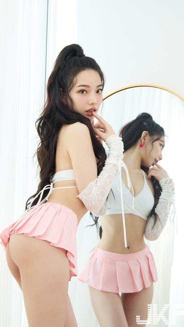 純欲系女神啾啾「豐滿爆青筋」 JKF女郎穿極短裙蜜臀乍現│TVBS新聞網