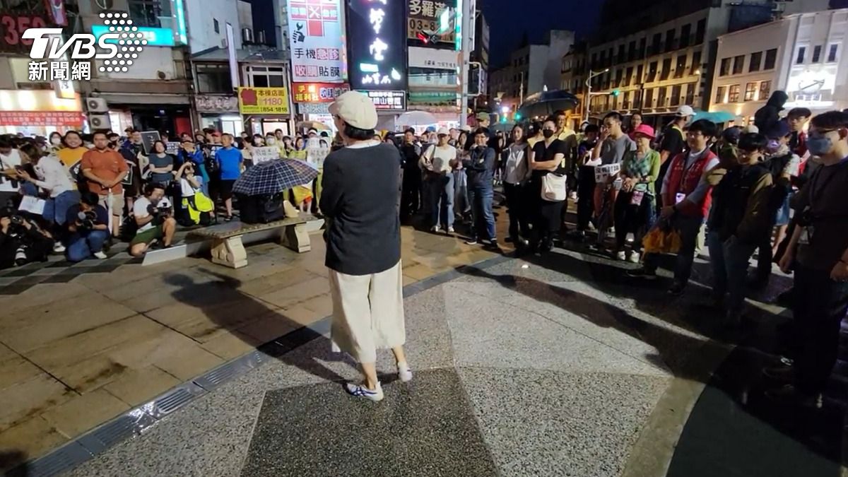 花蓮人道歉！東大門聚集抗議人潮：對不起我們選了傅崐萁│TVBS新聞網