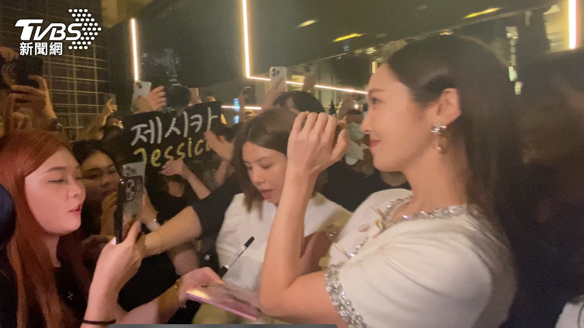 直擊／冰山女王好暖！Jessica簽名互動5分半 鐵粉：為她掃空產品│TVBS新聞網