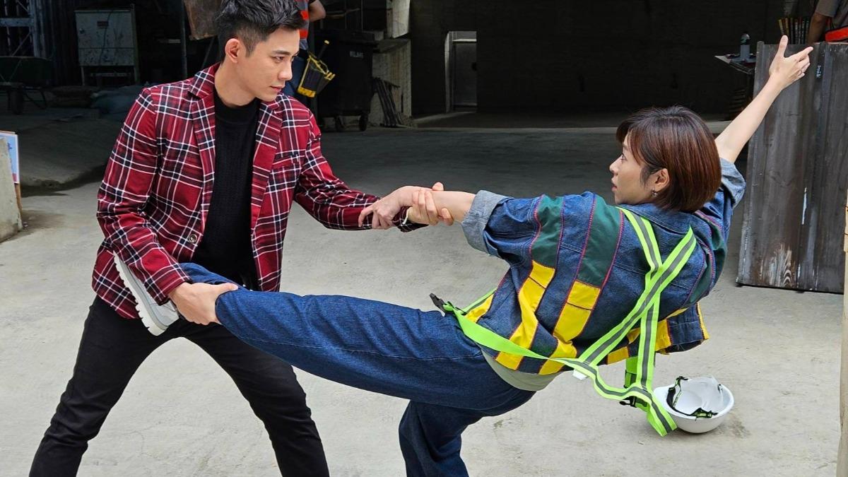 王瞳工地出意外險「摔進水坑」 曾子益救援竟上演〈晚安大小姐〉│TVBS新聞網