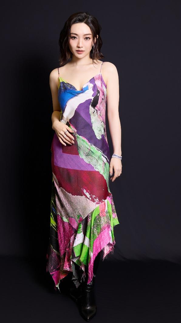 男友台下力挺！閻奕格滾床、吻戲超投入 她甜喊堅強後盾│TVBS新聞網