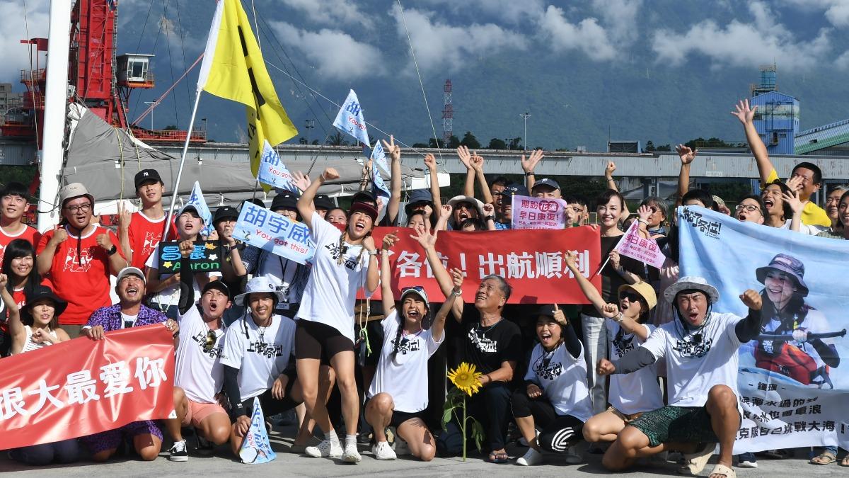 KID帶隊7藝人花蓮「划獨木舟」前進石垣島 今早出發遠征260公里黑潮│TVBS新聞網