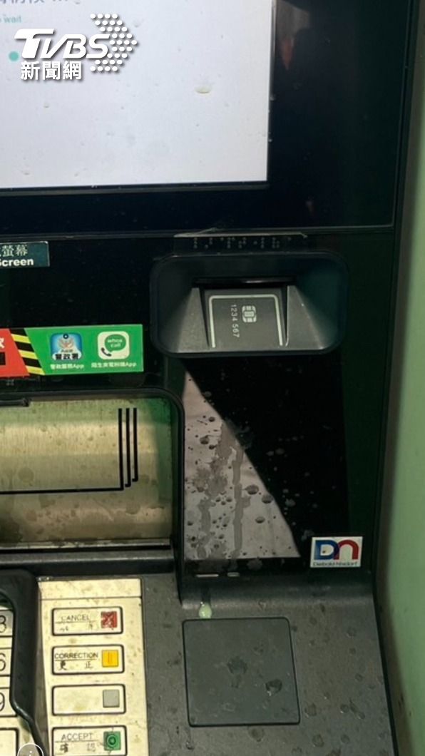 被銀行騷擾？苗栗女沿路怒毀8台ATM 還將螢幕「砸出大洞」│TVBS新聞網