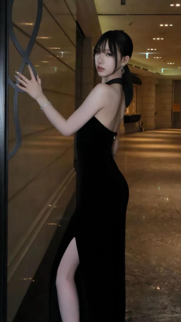 小S女兒Elly畢業私照流出！開衩禮服背部挖空 傲人身材吸2萬人狂讚│TVBS新聞網