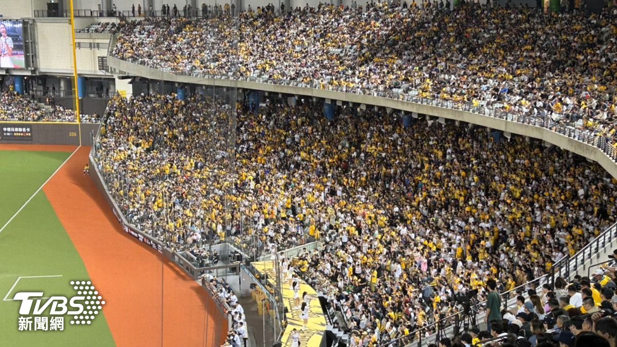 中職／黃潮重現！中信兄弟狂吸32988人湧大巨蛋 刷新紀錄│TVBS新聞網