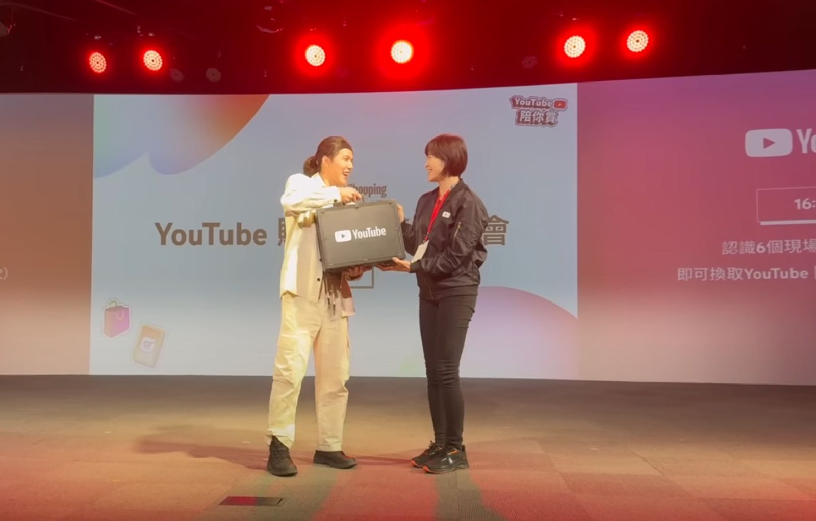 短影音賺翻？台灣首位千萬YTR開箱「鑽石獎牌」 驚人月收曝光│TVBS新聞網