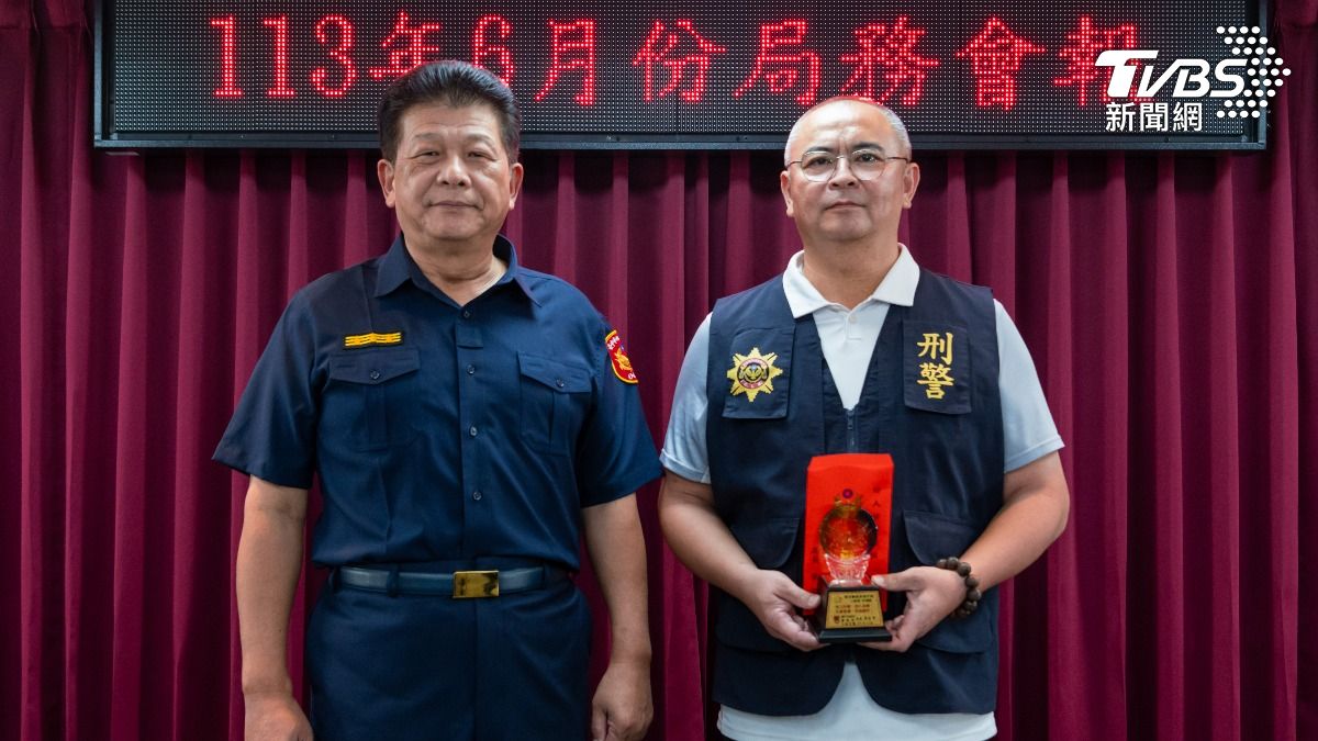 暖警埋伏犯嫌見「單親爸打工養聽障兒」 聯絡善心團體送愛│TVBS新聞網