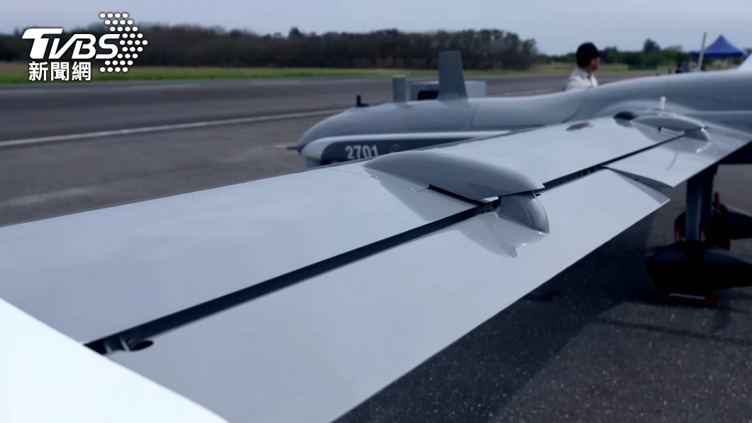 開箱新款無人機測試！ 國內估20、30年軍用無人機產值達400億│TVBS新聞網