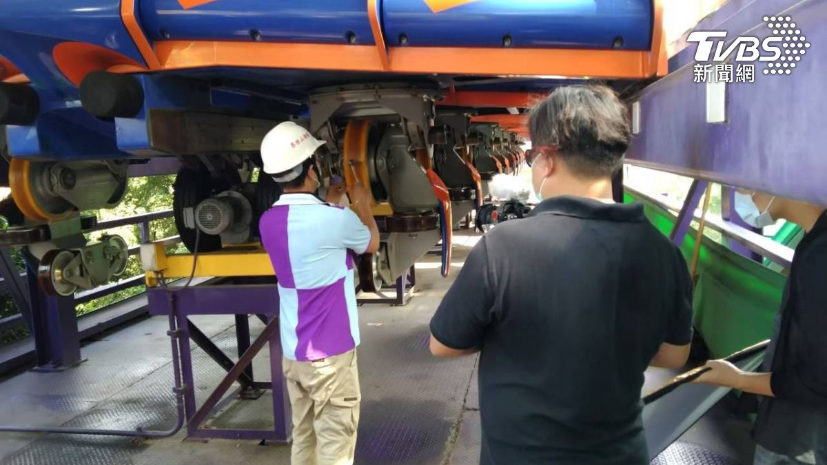 電力不穩驚天一停！劍湖山G5卡空中 16遊客走30米梯逃生│TVBS新聞網