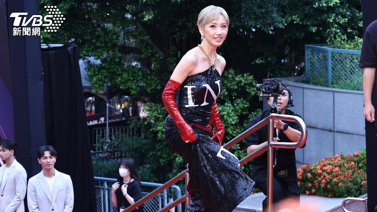 金曲35／「女大陪你看紅毯 」犀利分析眾星穿搭！ 3帥3美「她」呼聲最高│TVBS新聞網