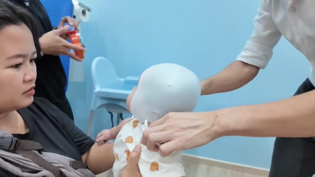 百萬訂閱YTR爆「8個月大兒罹1病」！每天至少治療20hr│TVBS新聞網