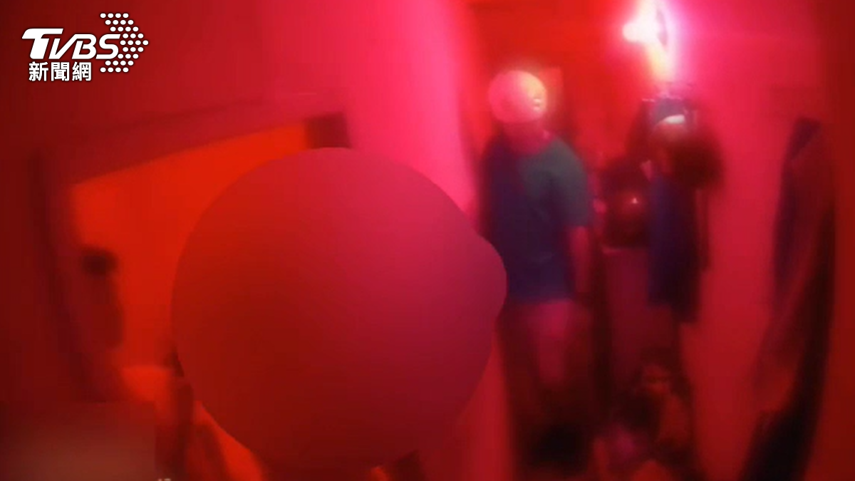 15分鐘800元！私娼被拆躲暗巷 大叔熟女見警上門嚇傻│TVBS新聞網