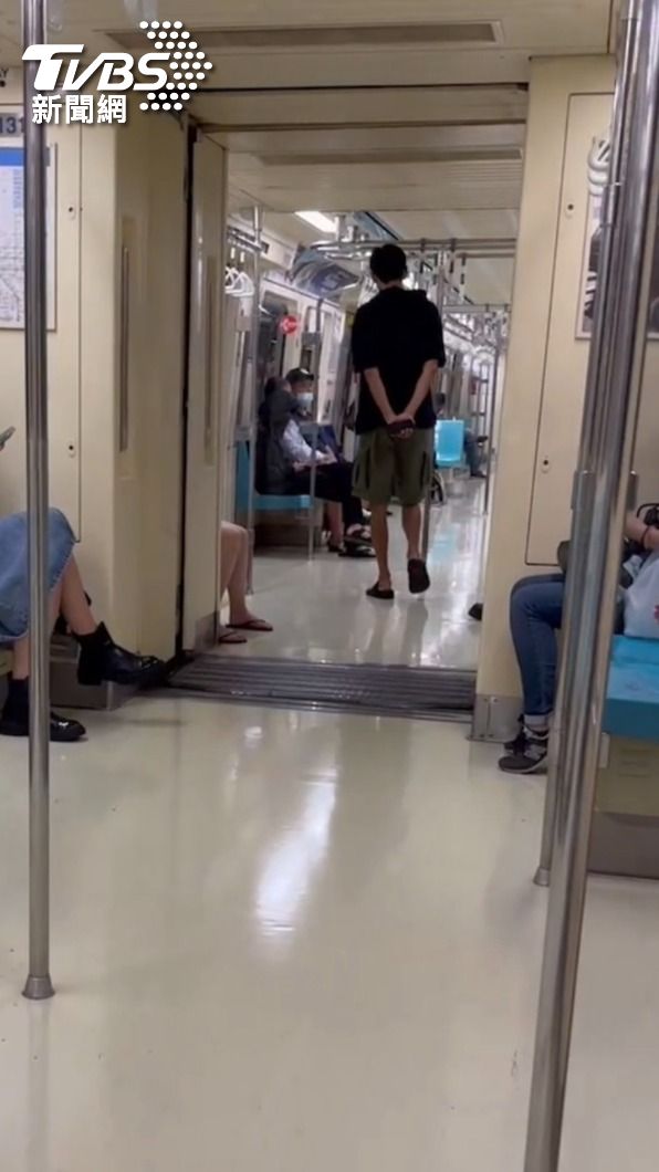 獨／唐治平遊蕩街頭「淋強颱凱米豪雨」 喃喃自語引側目│TVBS新聞網