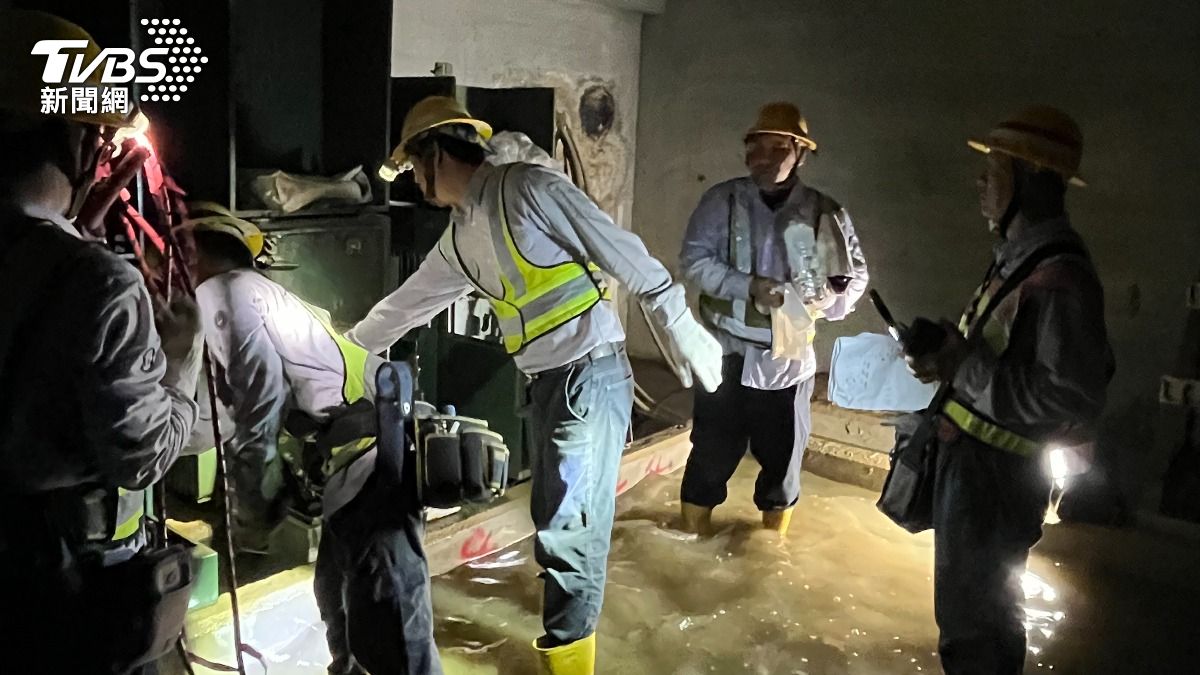 凱米淹水倒灌地下室！高雄破4萬住戶停電 台電搶修34hr進度曝│TVBS新聞網