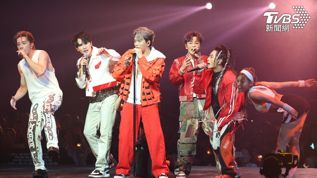 Energy才唱6首歌！Toro突落單傻眼了 急喊「跟彩排不一樣」│TVBS新聞網