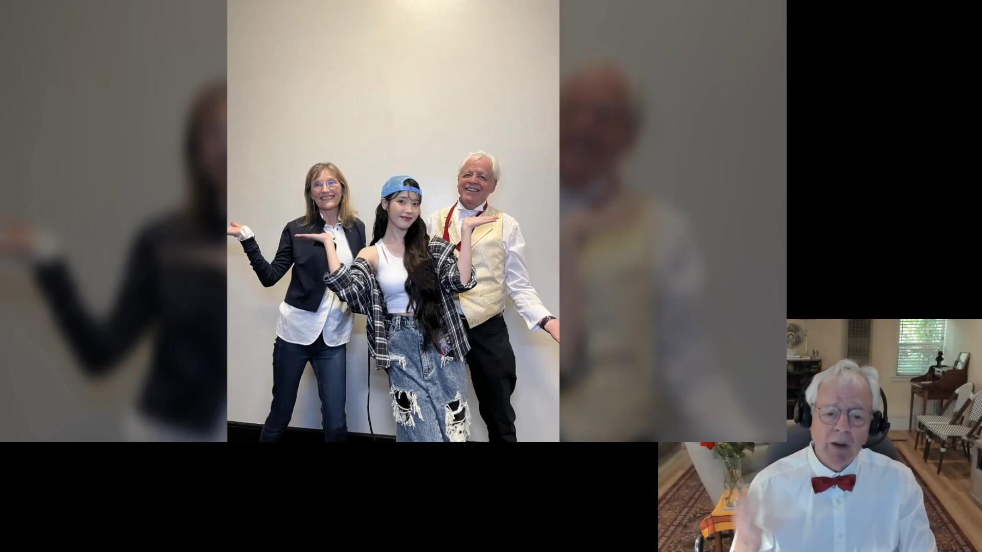 美國76歲鐵粉爺爺圓夢！後台見IU還抱抱拿禮物 狂讚她親切又漂亮│TVBS新聞網