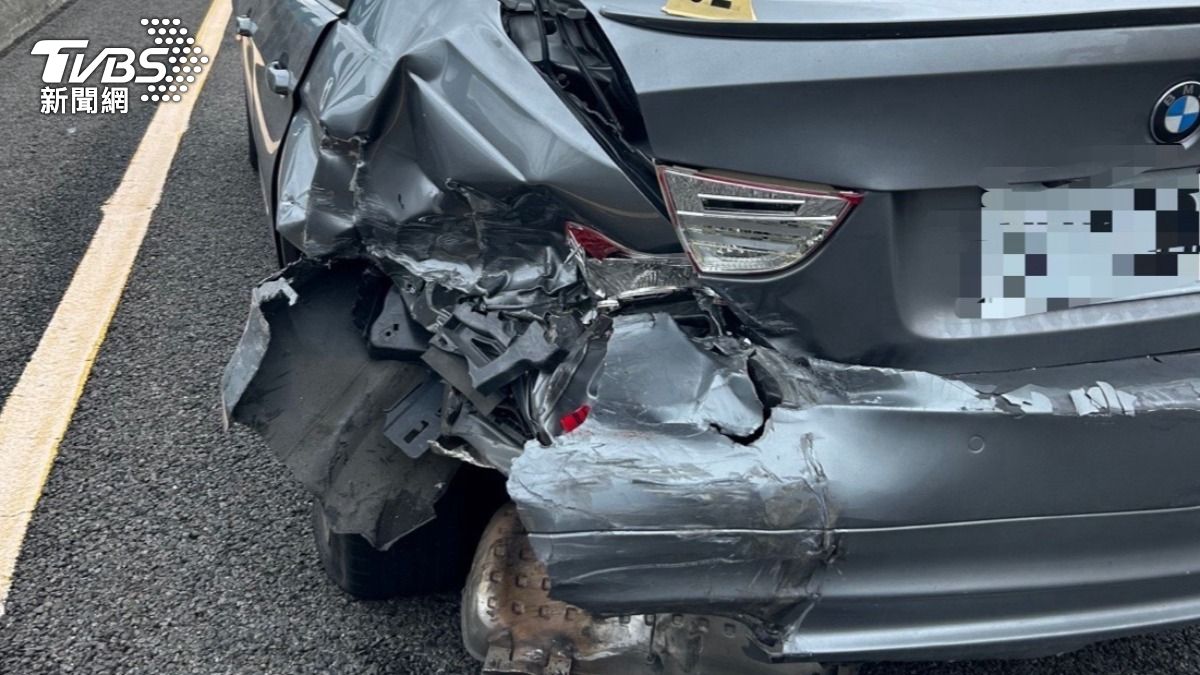 假日出門掃興！國道5車追撞成團 成「夾心餅乾」慘況曝│TVBS新聞網