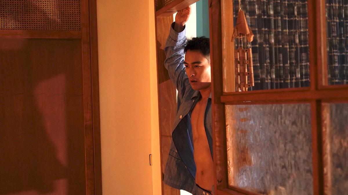 楊祐寧半裸色誘Ella「為愛鼓掌」 扣子全開激露飽滿胸肌│TVBS新聞網