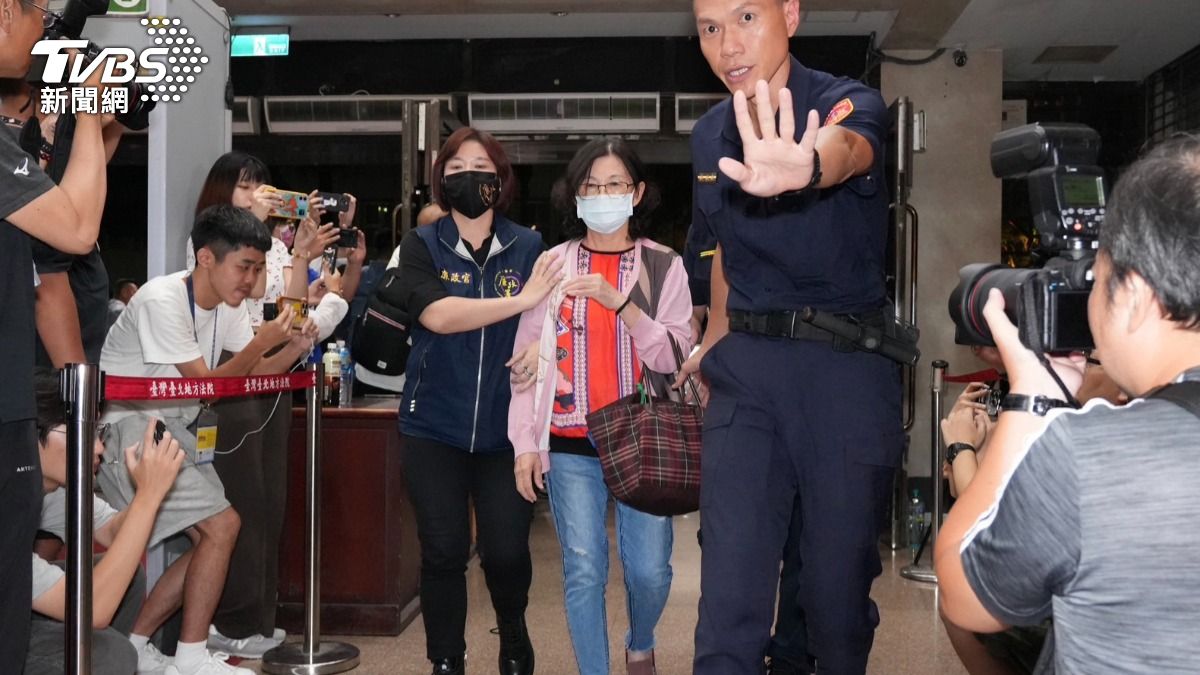 愛妻墜樓驟逝！彭振聲心碎抵達高雄「眼眶泛淚」不發一語│TVBS新聞網