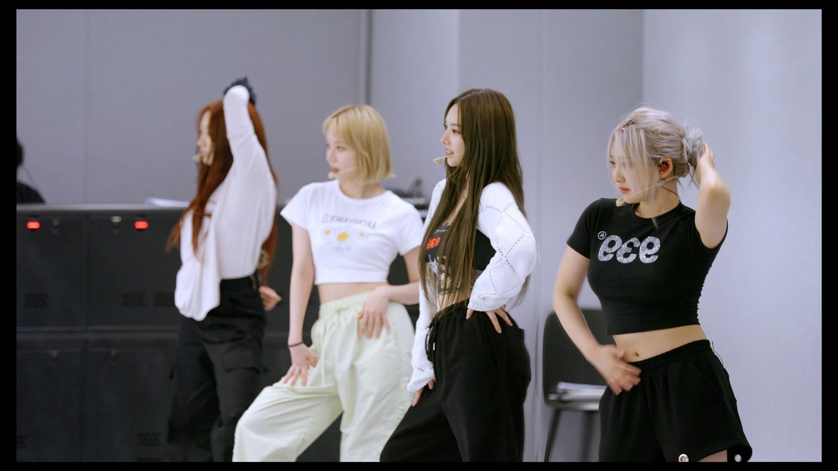 aespa攻上大銀幕！Winter練電吉他到流血 Karina竟有舞台恐懼症│TVBS新聞網