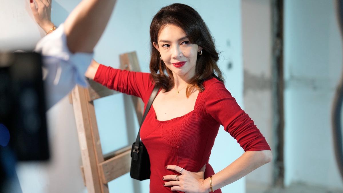 Ella吃藥「助性」解鎖新姿勢 被尪折來折去：苦到我│TVBS新聞網