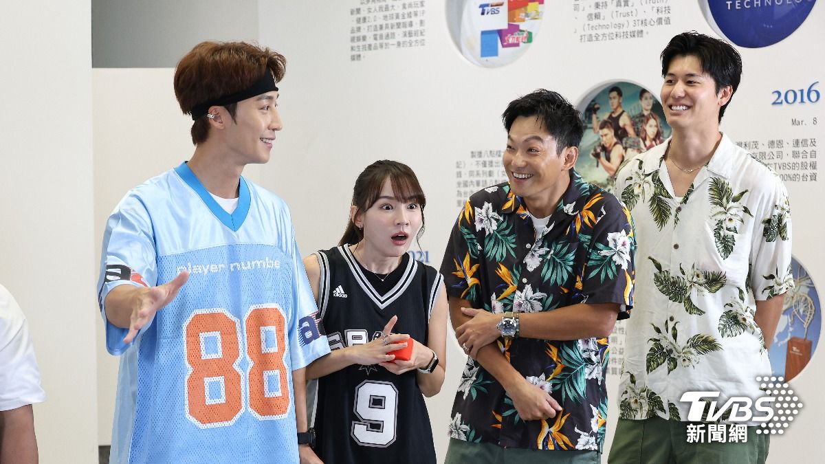 《食尚玩家》主持集合幹大事！JR搞小動作被抓包 梁舒涵驚納豆「平易近人」│TVBS新聞網