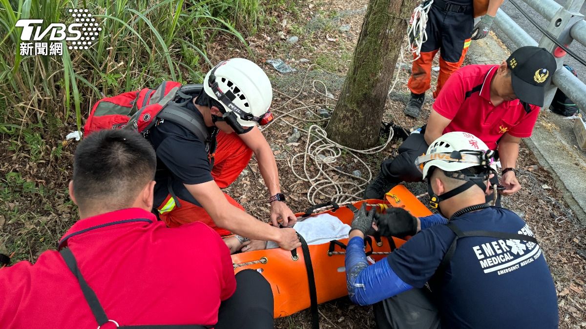 蘇澳烏岩角3菲籍遊客「腳抽筋」受困 勇消下切150公尺救援│TVBS新聞網