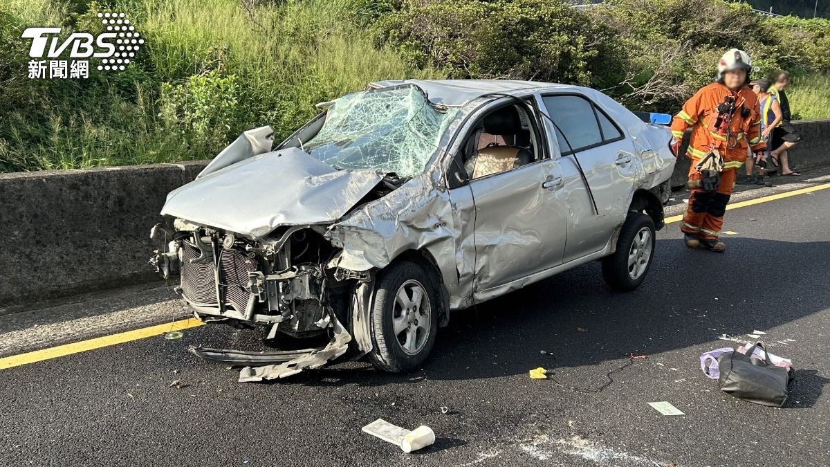 悚！國1南下林口段死亡車禍 女子拋飛遭後車輾破頭亡│TVBS新聞網