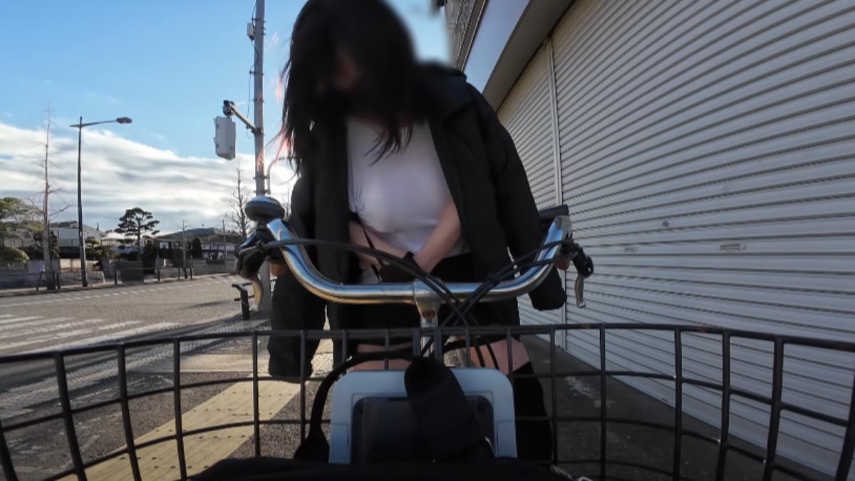 為流量出狠招？日女YTR無罩騎車「上下人行道狂震」飆230萬觀看│TVBS新聞網