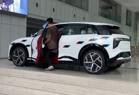 鴻海科技日登場！純電智慧車Model B、大電池n7等將亮相│TVBS新聞網