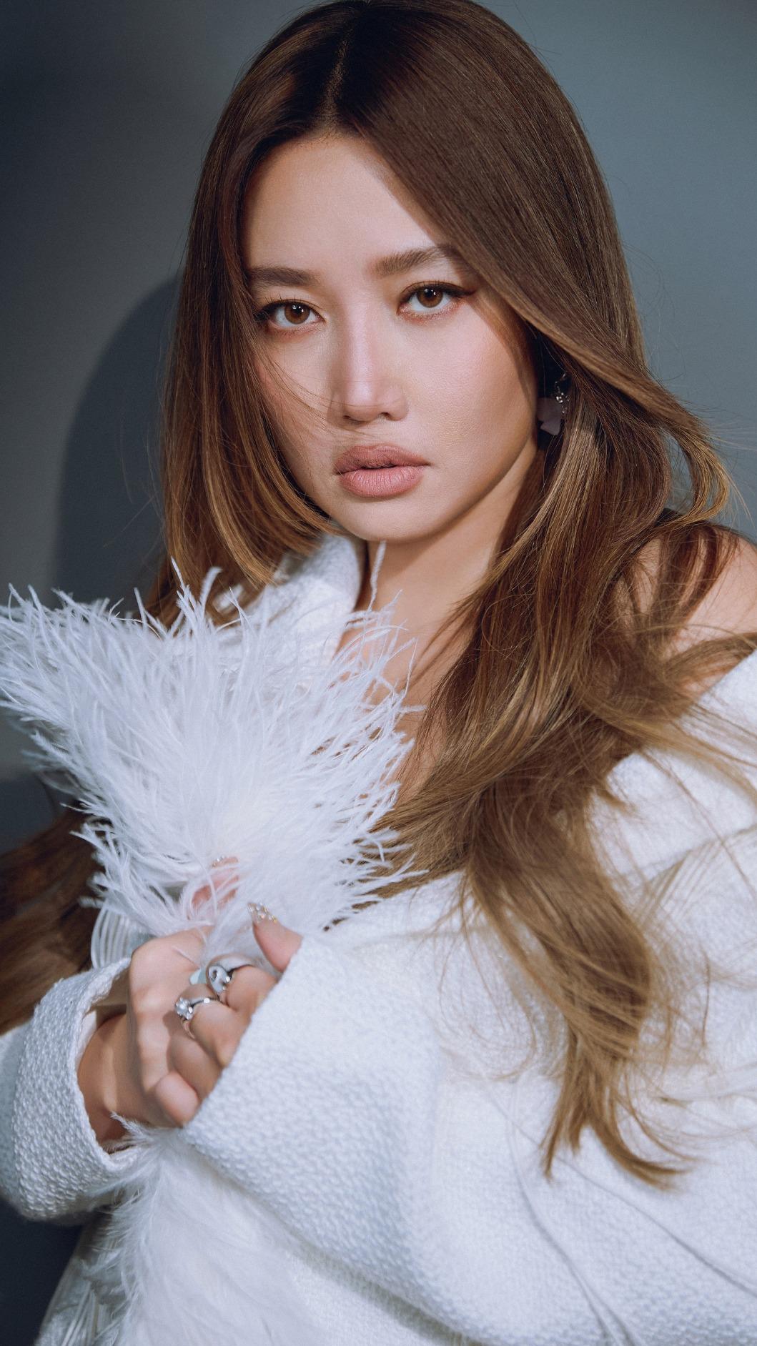 A-Lin秀辣腿支持多元性別 吐真心話：不用擠在同一個出口│TVBS新聞網