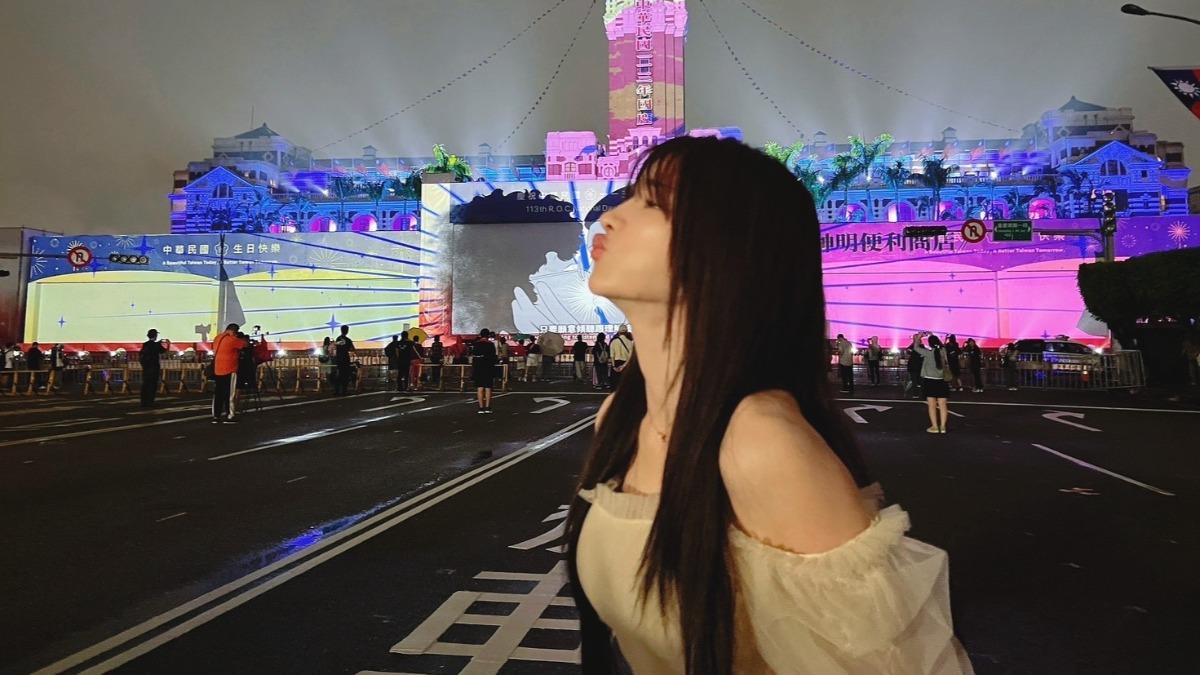 「零死角女神」街頭羞吻全被拍！對象身分曝光 洩感情寫照 │TVBS新聞網