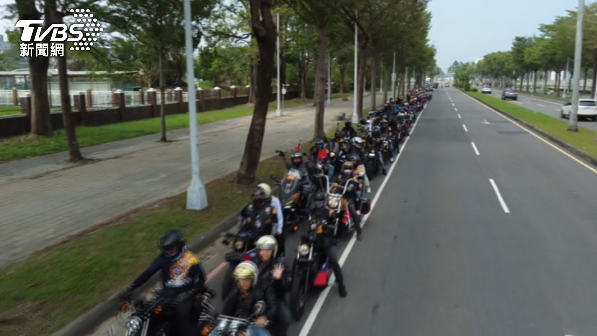 500部重機繞街慶雙十！港星杜汶澤搶頭香發文慶祝│TVBS新聞網