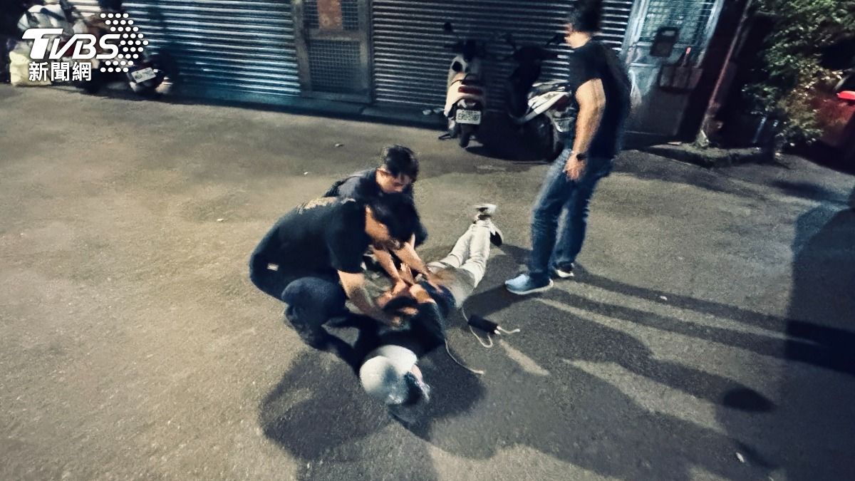 新北三峽街頭搶案！他被拐暗巷遭搶900元 嫌稱：他欠車資不還│TVBS新聞網
