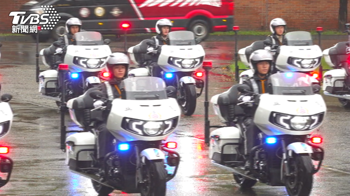憲兵新重機的國慶首秀！ 一窺快反連風雨無阻磨練「人車一體」│TVBS新聞網