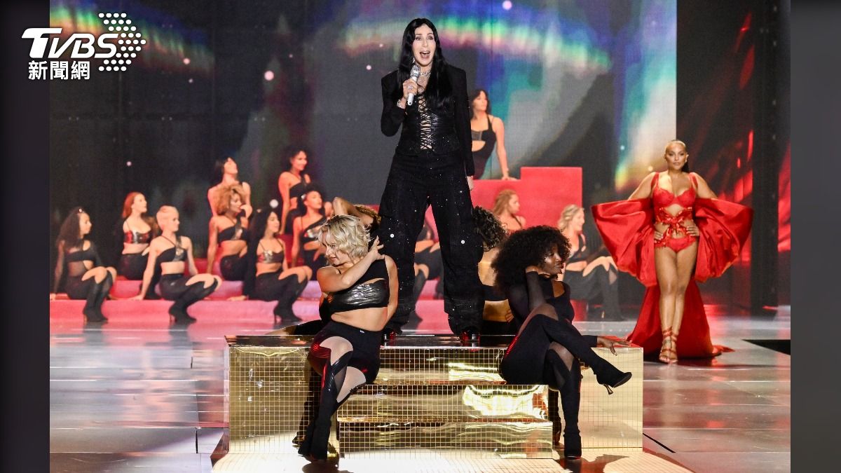 維多利亞的秘密大秀！Lisa火辣助陣 吉吉哈蒂、凱特摩絲都來了│TVBS新聞網