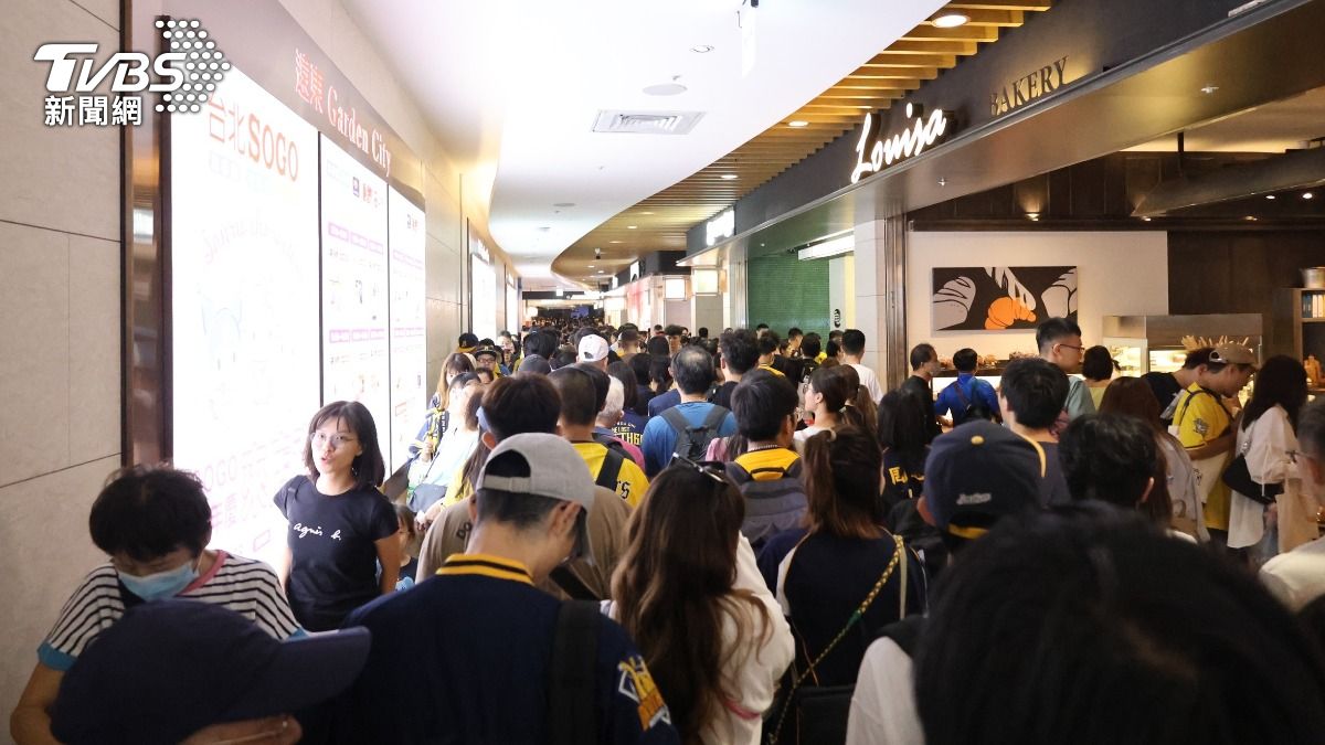 中職冠軍賽／黃衫軍塞爆大巨蛋！臺灣大賽G1登場 宋晟睿開路先鋒│TVBS新聞網