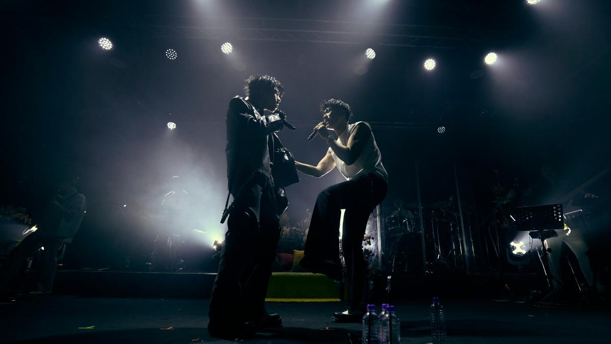 小色魔駕到！王ADEN上衣全脱了 「超大肌肌」全看光│TVBS新聞網