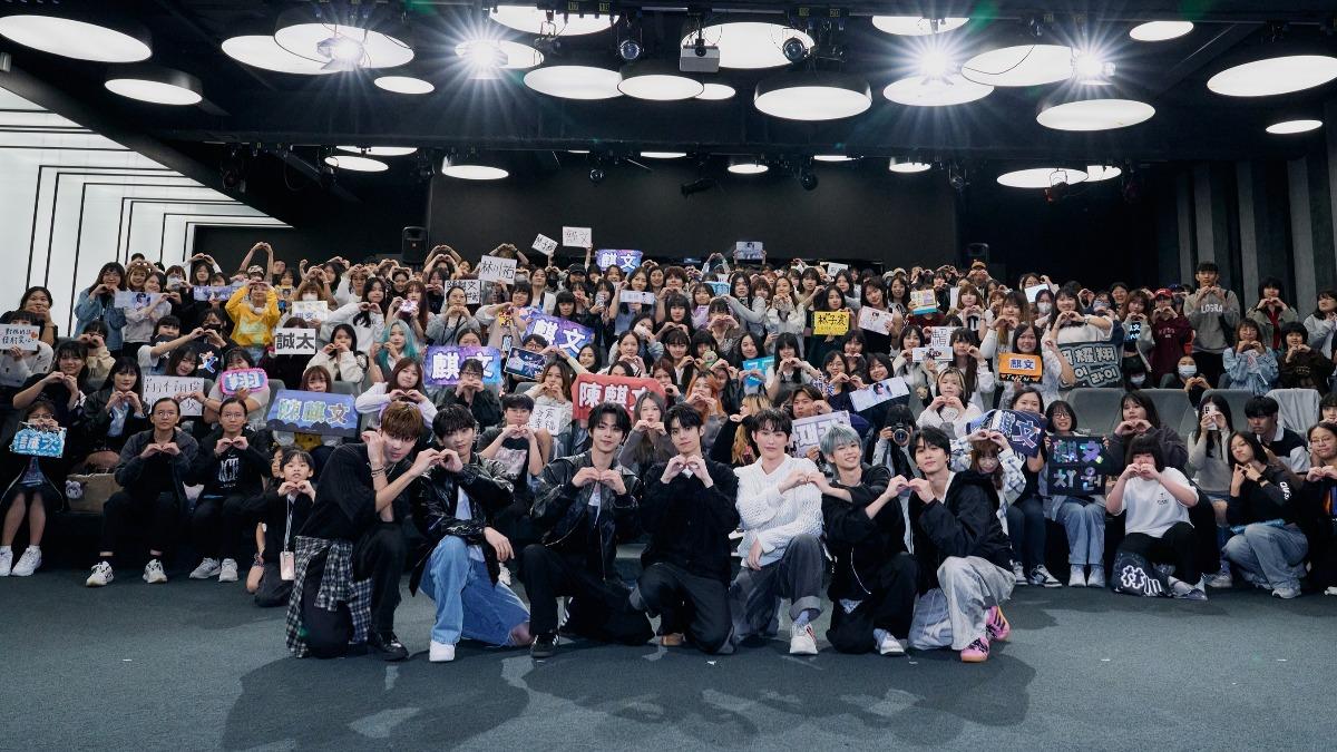 《SCOOL》畢業倒數！陳麒文率人氣成員返台 收驚喜：要當傳家寶│TVBS新聞網