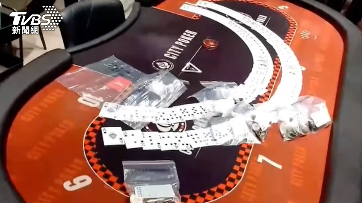 短裙配黑絲襪攬客！金髮女大生當荷官時薪185 警逮57人 │TVBS新聞網