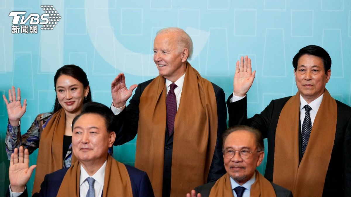 APEC合照習近平站C位、拜登被邊緣晾角落 挨轟美國恥辱│TVBS新聞網