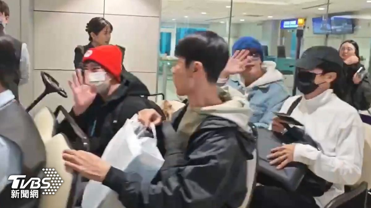 直擊／2PM抵台！JUN. K急整理毛帽、尼坤萌揮手 祐榮反應有點冷│TVBS新聞網