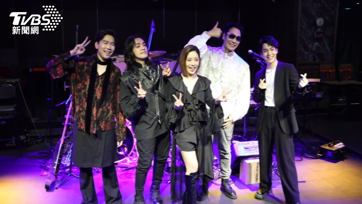唱紅「影后」偷情之歌！小男孩樂團人氣漲：跟GD拚排行│TVBS新聞網