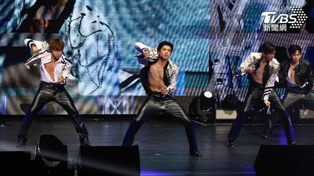 2PM超猛腹肌全露了！撩粉「來我家」 尼坤掀衣後驚呼：我媽在場│TVBS新聞網