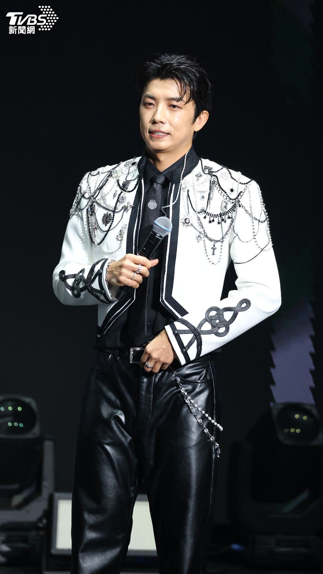 2PM超猛腹肌全露了！撩粉「來我家」 尼坤掀衣後驚呼：我媽在場│TVBS新聞網