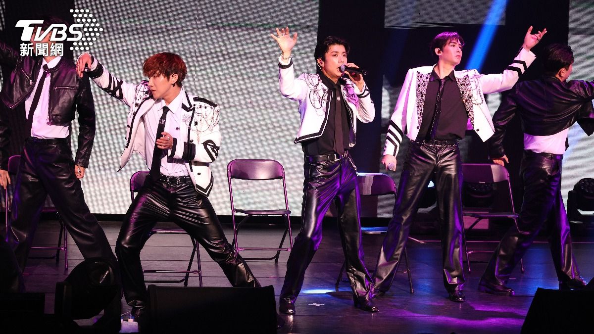 2PM超猛腹肌全露了！撩粉「來我家」 尼坤掀衣後驚呼：我媽在場│TVBS新聞網