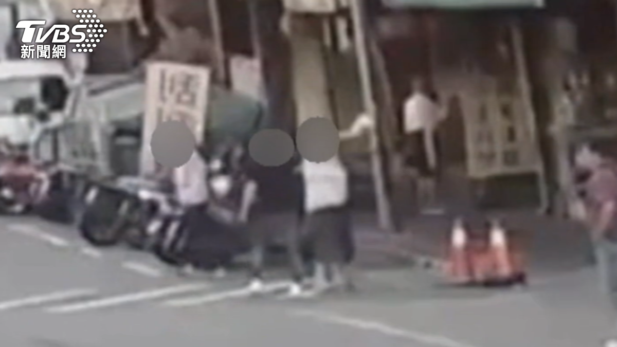 看什麼看！ 情侶鬧分手 路人瞥一眼遭追打│TVBS新聞網